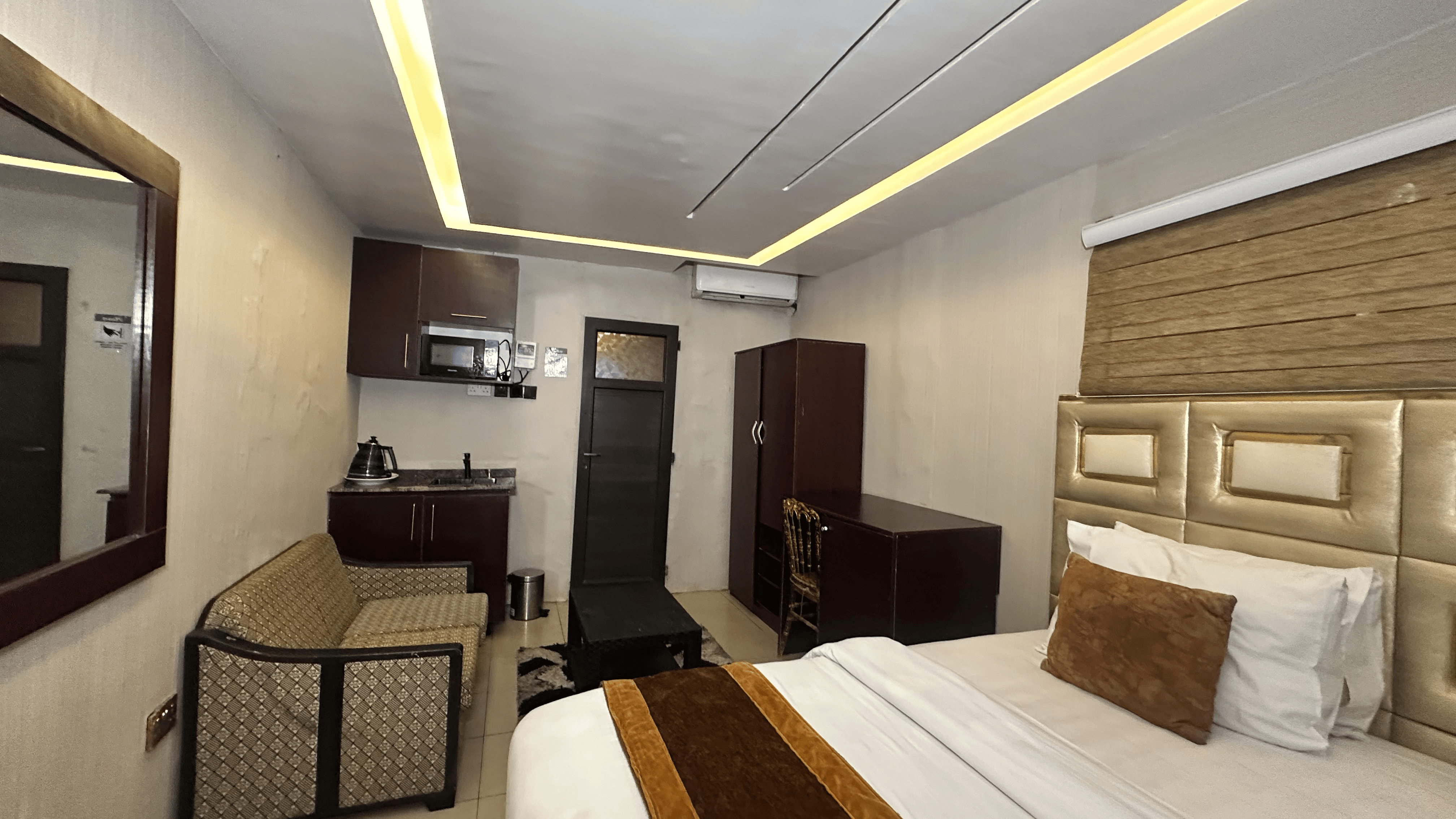 Hotel in Ikeja | Toprano Hotel & Lounge